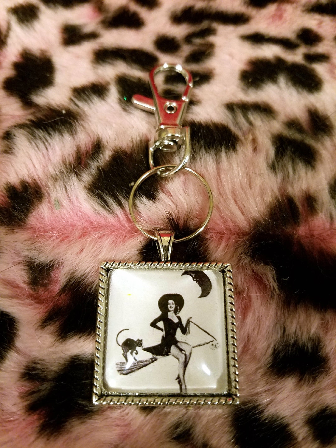 1" Vintage Halloween Pin Up Cabochon Key Chain – Toxie's Treasures